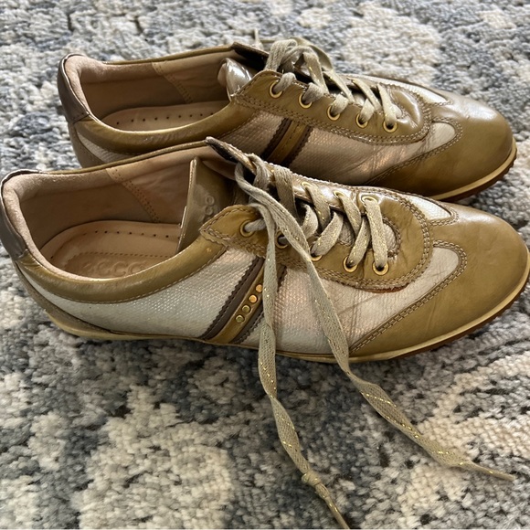 Ecco | Shoes | Ecco Hydromax Street Gold Luxe Golf Shoe Sneaker Tan ...